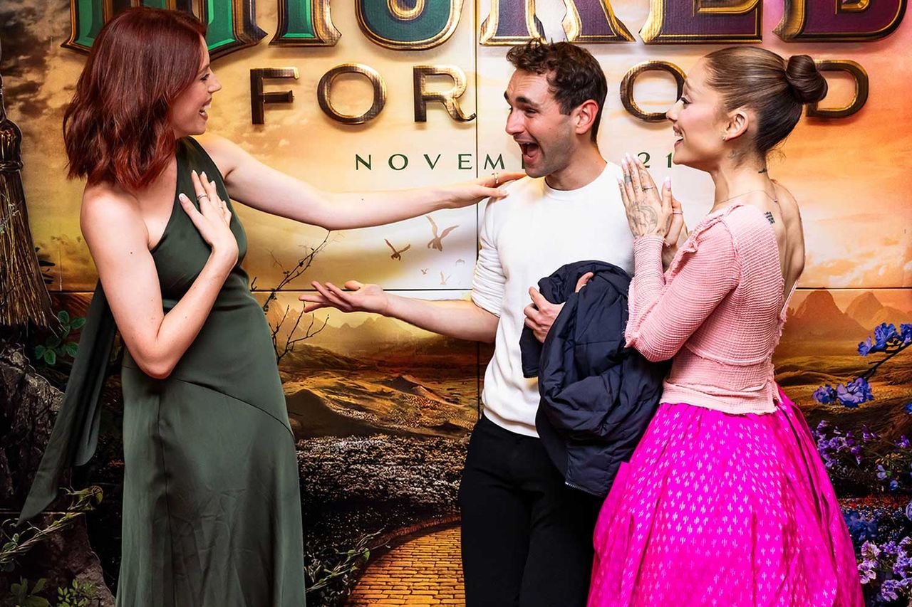 Ariana Grande Reunites with Her Former Broadway Costars 17 Years Later ...