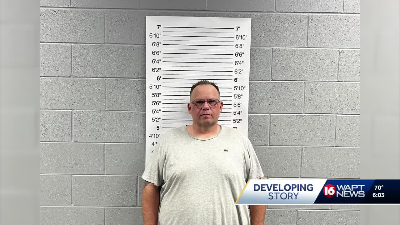 Man accused of pointing gun at family arrested