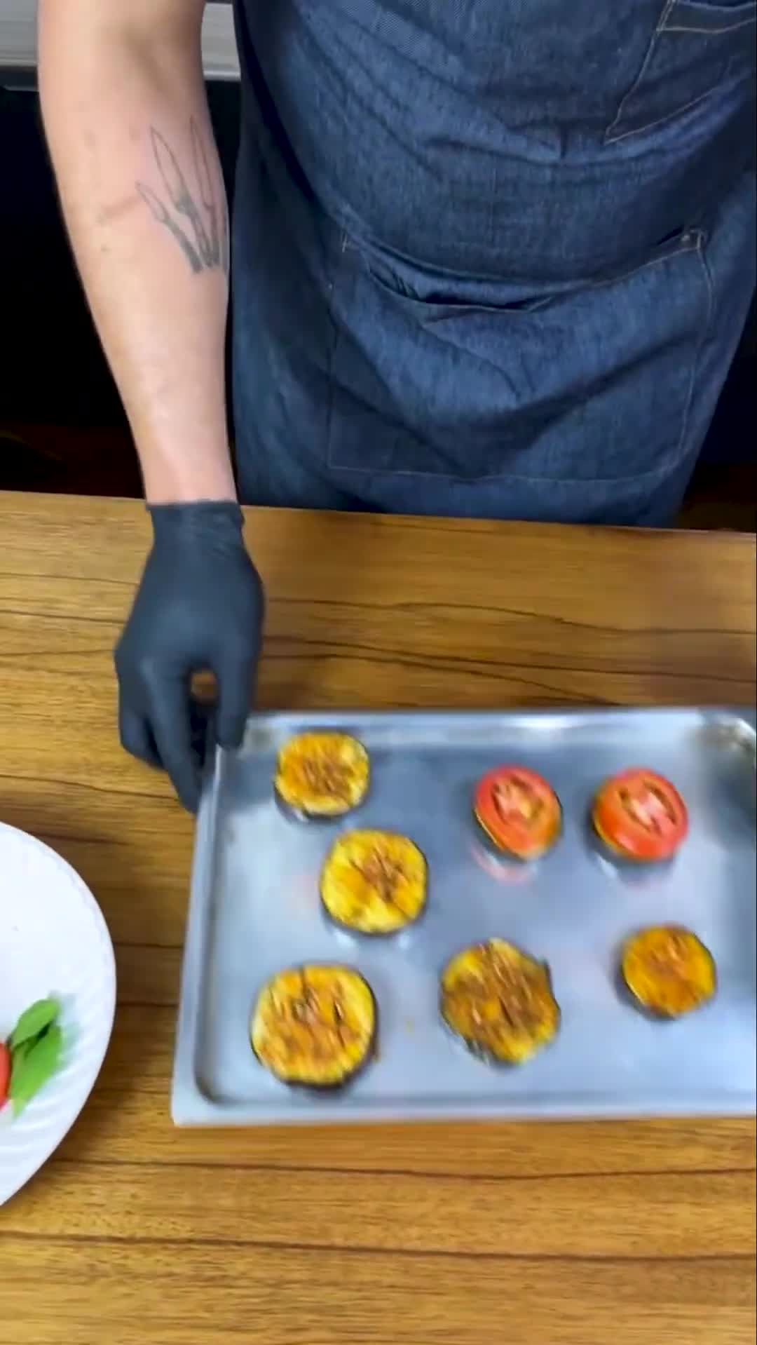 Berenjena con tomate y queso: aprende cómo hacerlo paso a paso con ...