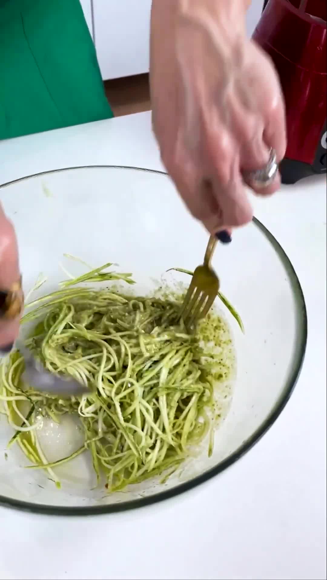 Ensalada caprese y espaguetis de calabacín: aprende cómo hacerlo paso a ...