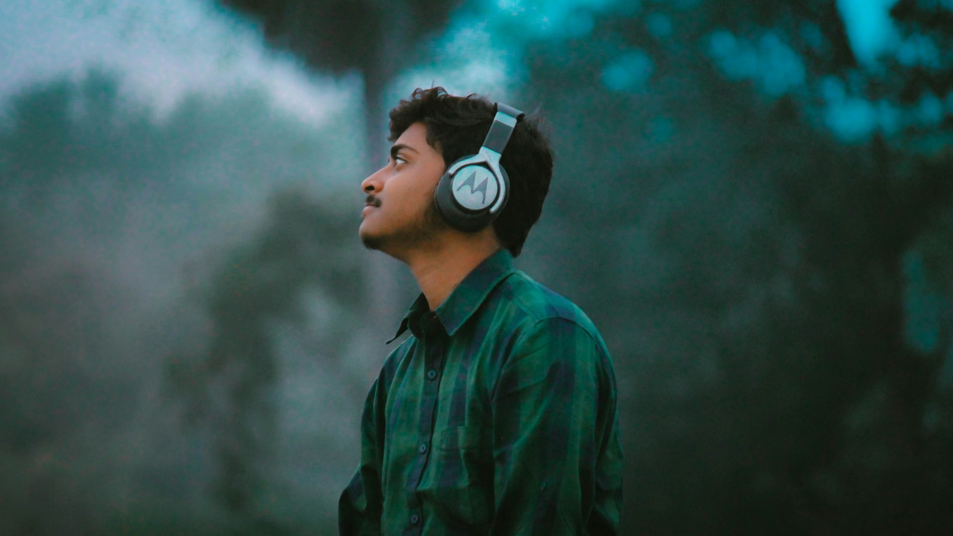 10 Reasons To Listen To White Noise & 10 Different Colored Noises To Try
