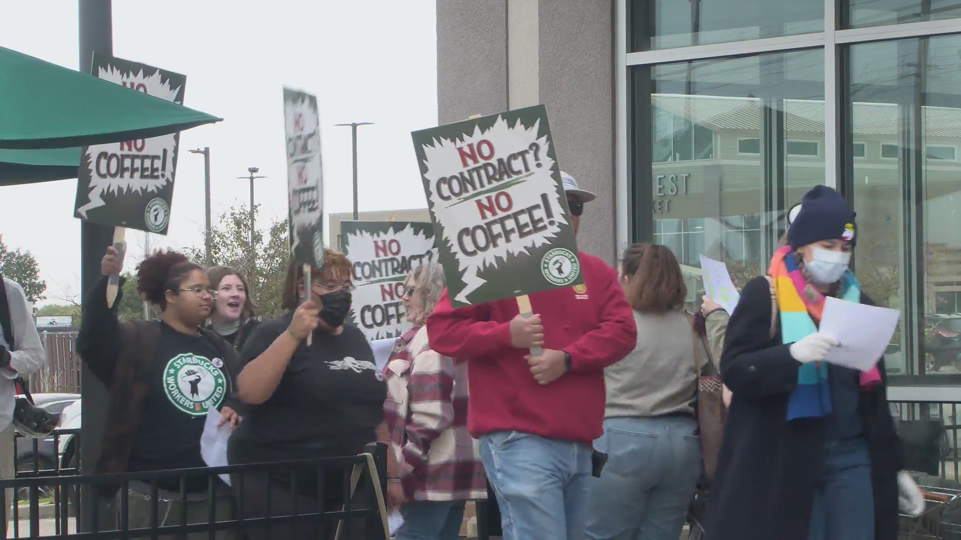 ‘We’re prepared to do whatever it takes’: Champaign Starbucks employees ...