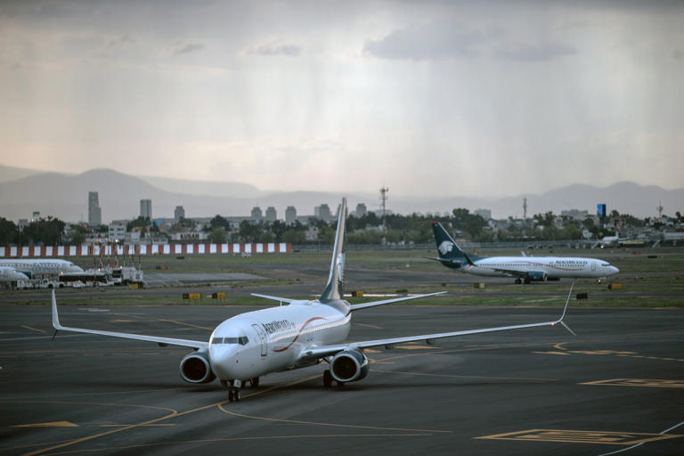 US Cuts 13 Routes for Mexican Airlines Flying Into Country