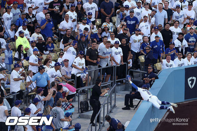 전날 18이닝 뛴 선수들 맞아? '9출루' 오타니는 초구에 157km, 동료는 '가제트 호수비' [WS4]