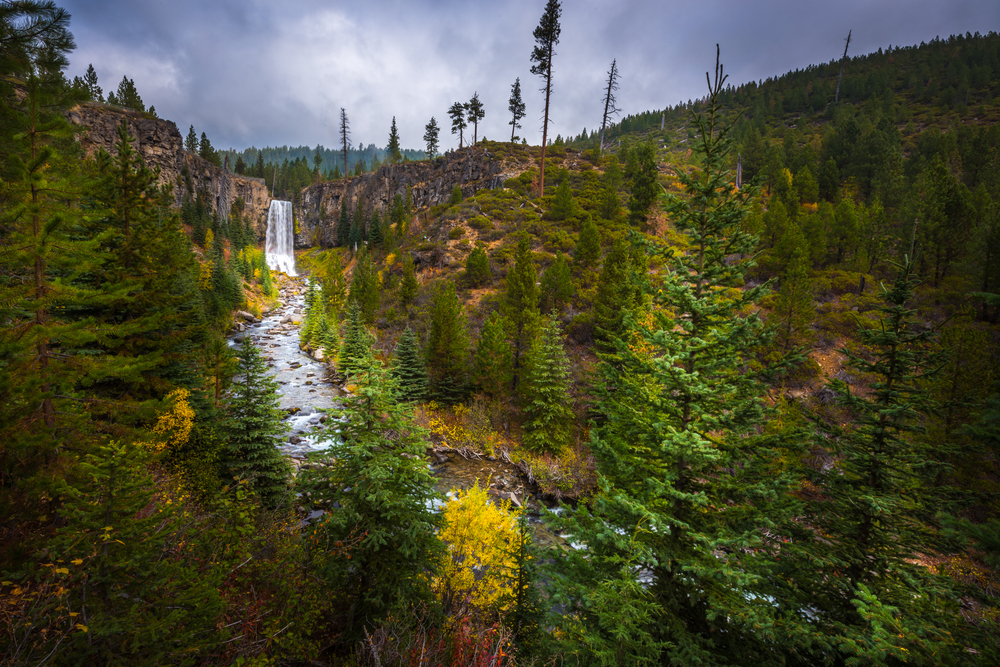This Oregon lake dam was abandoned halfway done—you’re going to love it ...