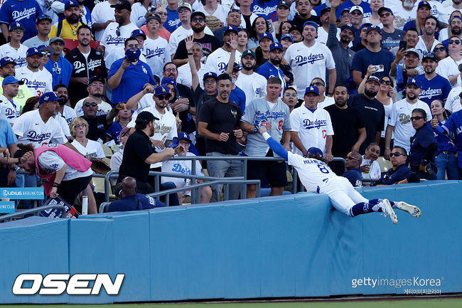 전날 18이닝 뛴 선수들 맞아? '9출루' 오타니는 초구에 157km, 동료는 '가제트 호수비' [WS4]