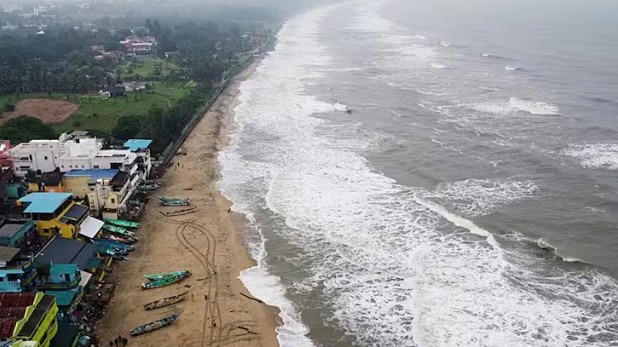1 Killed As Cyclone Montha Batters Andhra Coast, Impacts Odisha ...
