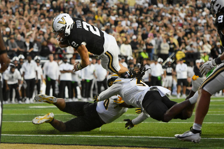 2025 Heisman Trophy odds tracker, Week 10: 2 QBs lead the race entering ...