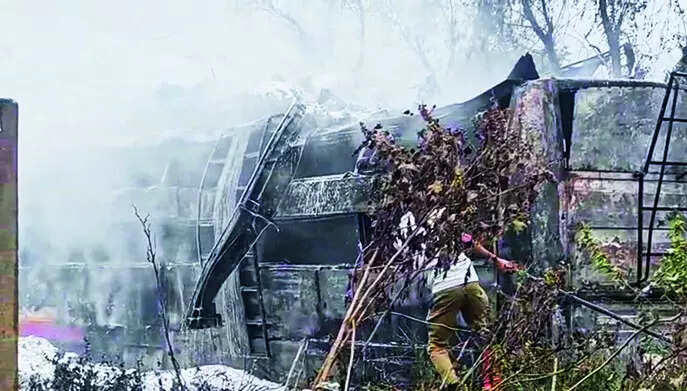 2 killed as overhead power cablesets UP bus on fire near Jaipur
