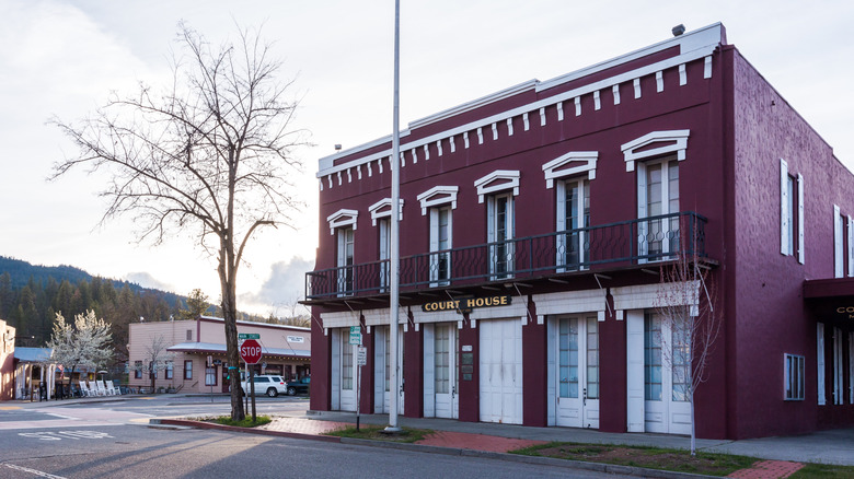 California's Underrated Town In The Mountains Boasts Rich Gold Rush ...