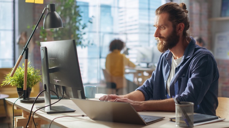 Can You Use A Laptop As A Monitor For Another Computer? Yes, And Here's How