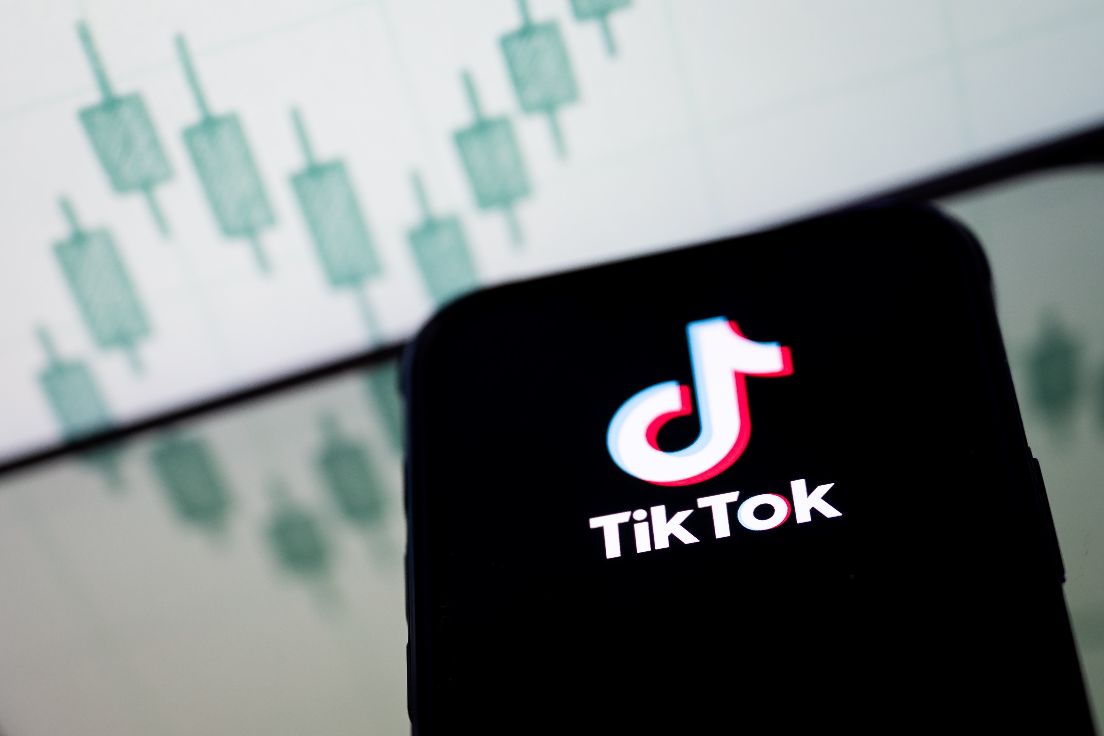 TikTok announces two new AI tools for creators: Smart Split and AI Outline
