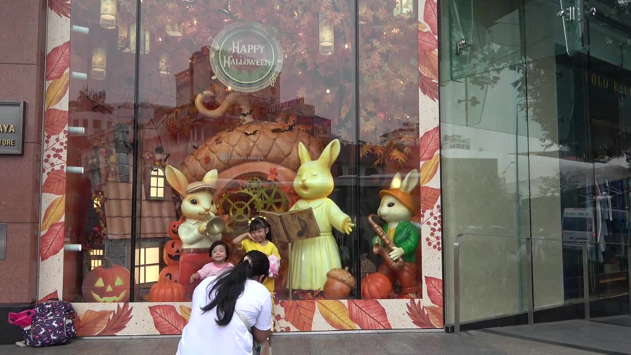 Celebrating Halloween Vietnamese Style:A Creative Window Display in Ho ...