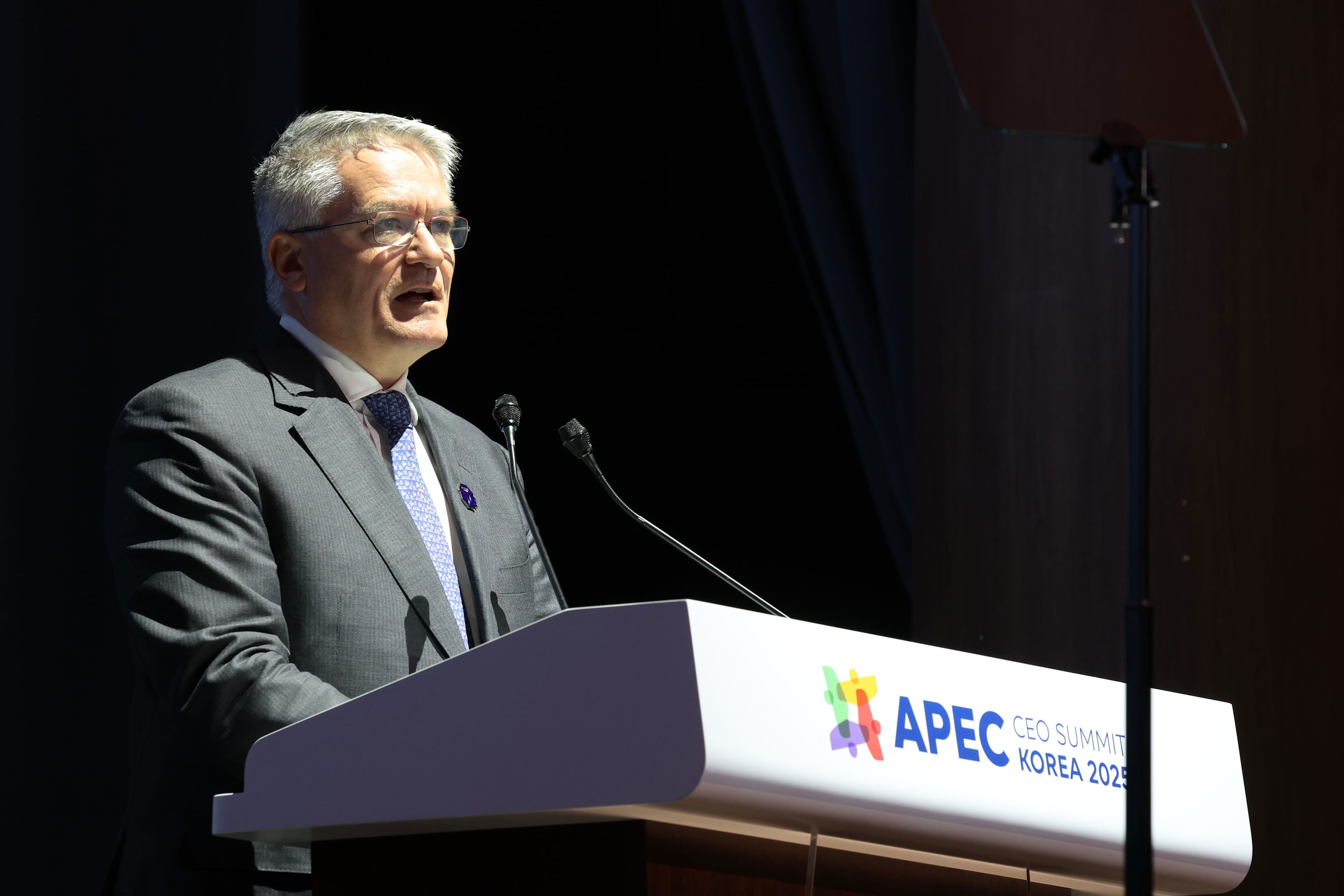 Global Experts Project Economic Slowdown, Advocate Supply Chain and AI ...