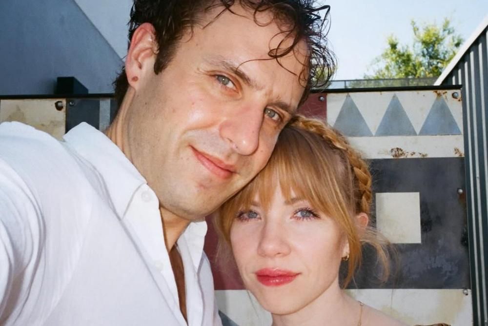 Kisah Cinta Carly Rae Jepsen dan Cole MGN, Berakhir di Pelaminan!