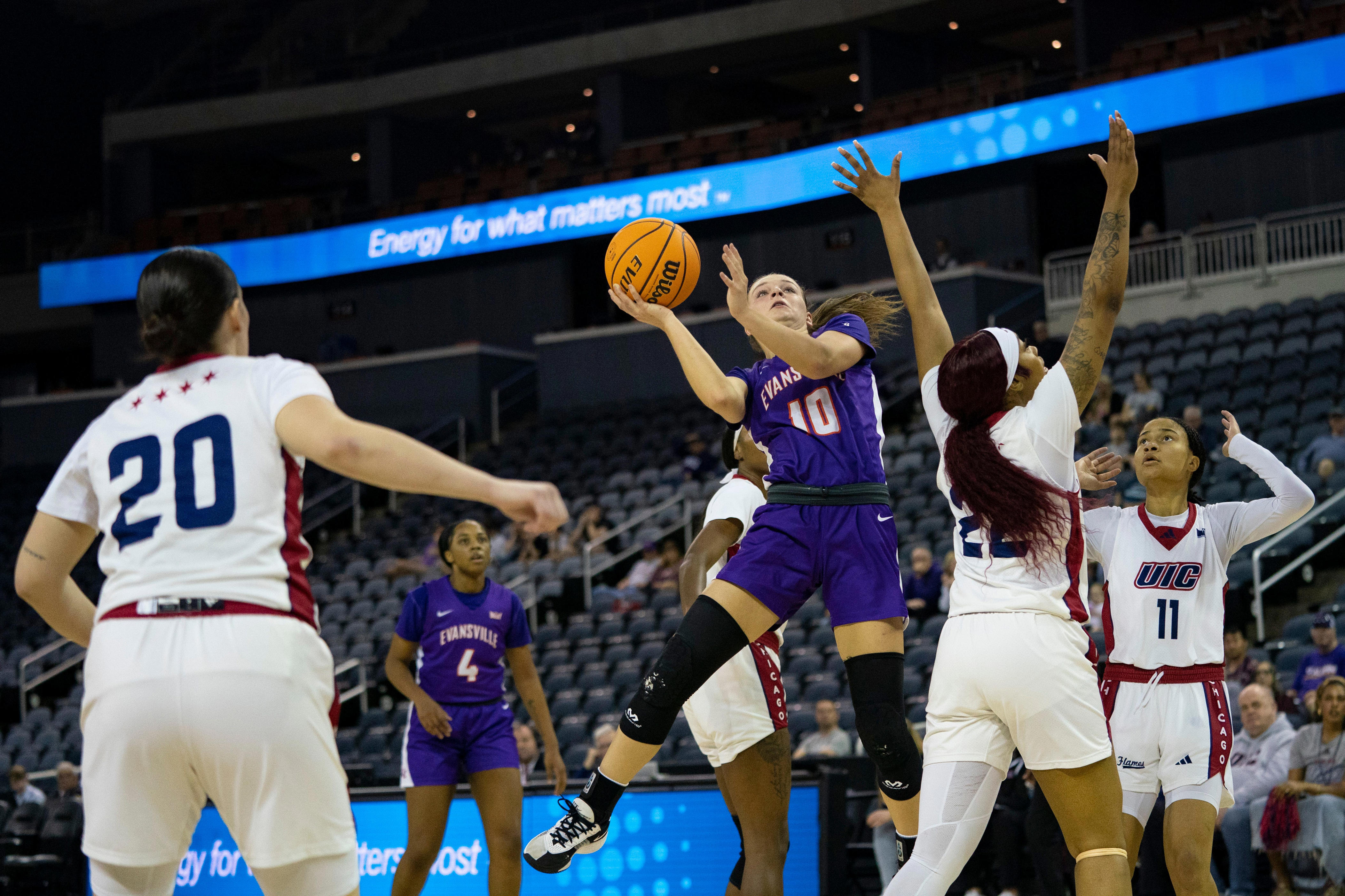 A look at USI and Evansville women's basketball at midseason point