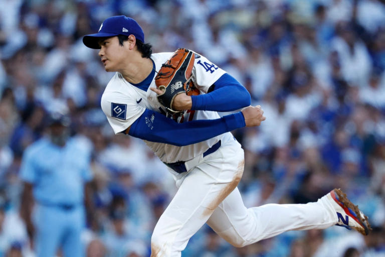 오타니, 생애 첫 WS 등판서 6이닝 4실점 '패전 위기'…159km 강속구 뿌렸지만 '블게주'에 투런포 얻어 맞았다