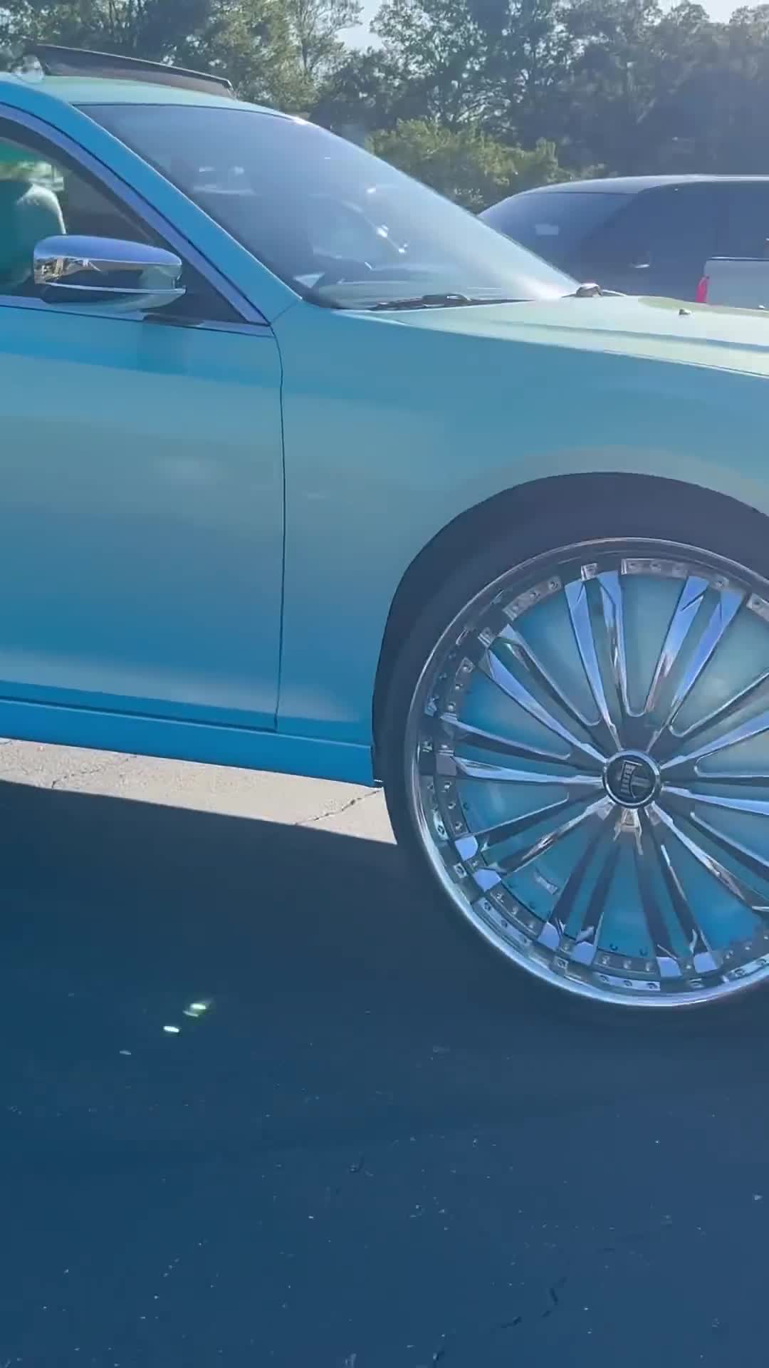 Outrageous Chrysler 300 on 30” DUB Floaters Slidin