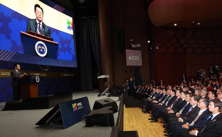 APEC CEO 서밋에 1700명 모여… BTS RM이 기조 연설