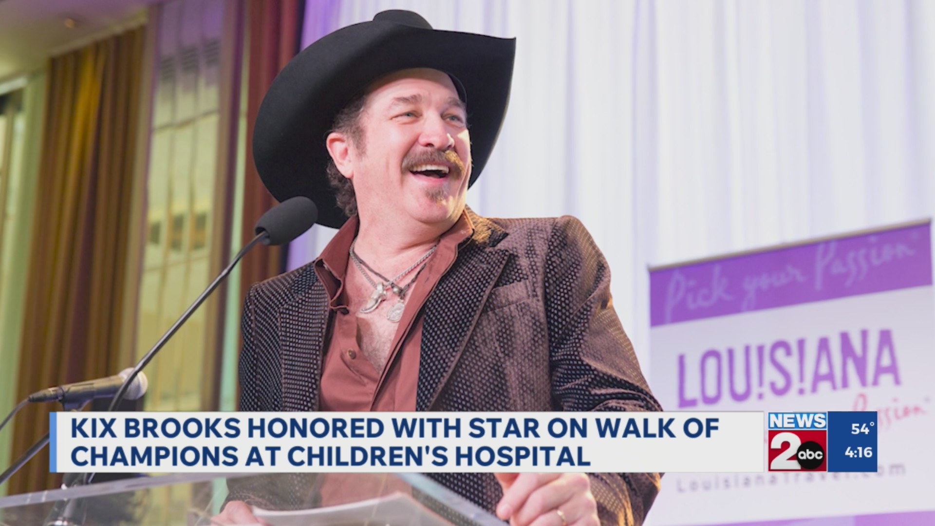 Kix Brooks honored with star on Walk of Champions at children's hospital