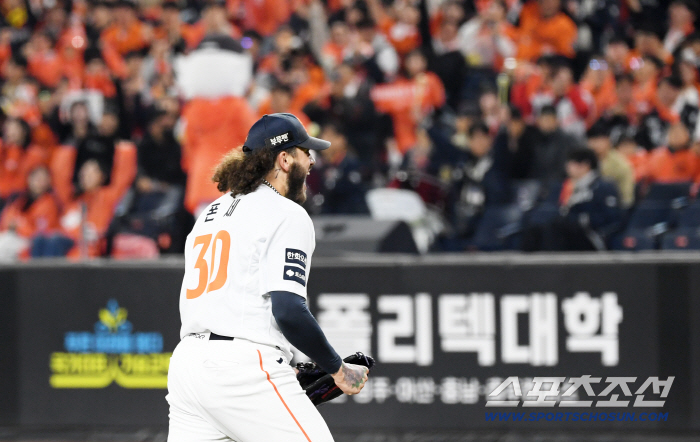 Fonce Moon Bo-kyung roars after striking out