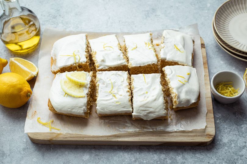 Mary Berry's 'favourite' lemon drizzle traybake recipe has been a hit ...