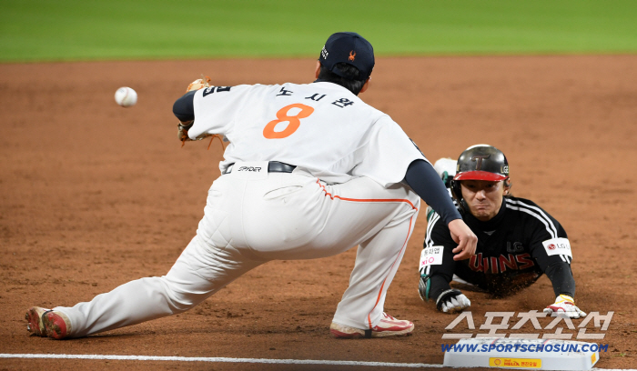 Shin Minjae and Roh Sihwan