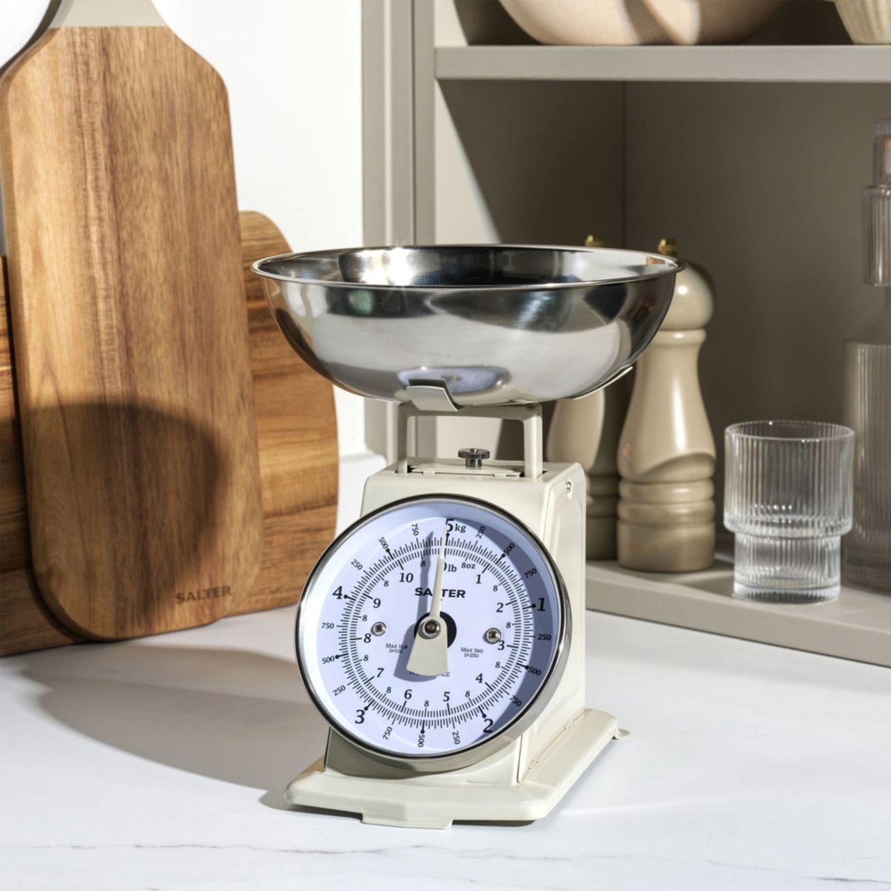 I've been searching for a set of retro-look kitchen scales that won't ...