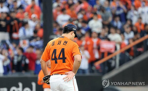 ’김서현 또 사고쳤네‘... LG, 폭투 덕에 3-1 벌렸다[KS3]