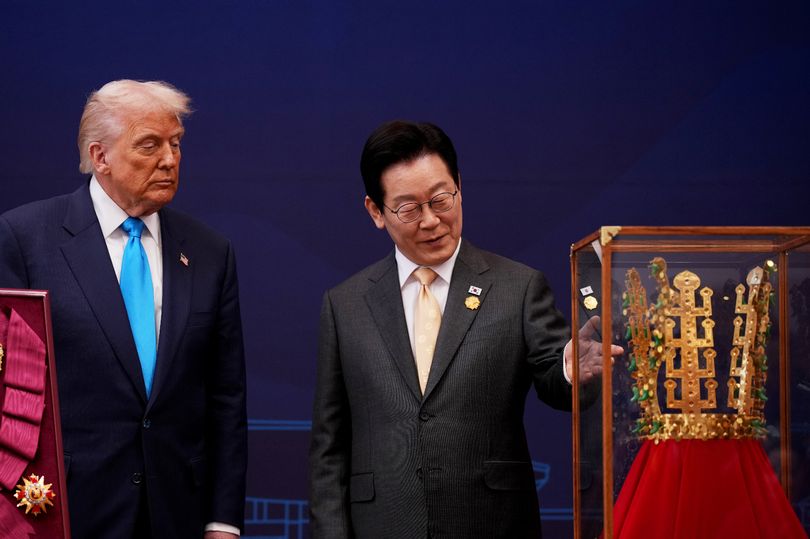 Trump given real gold crown by South Korea - and he's planning to wear ...