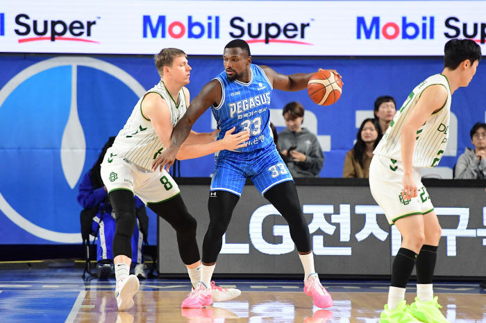 Lee Jung-hyun will play in 700 consecutive games Lee Seon-bano triple double. DB overpowered the ...