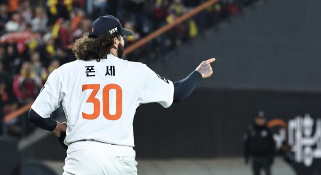 “오늘 경기 더 중요해”→6이닝 KKKKKK 2실점…흔들렸지만 무너지지 않은 ‘슈퍼 에이스’ 한화 폰세 [MK KS3]