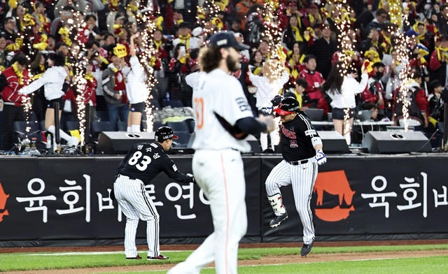 “오늘 경기 더 중요해”→6이닝 KKKKKK 2실점…흔들렸지만 무너지지 않은 ‘슈퍼 에이스’ 한화 폰세 [MK KS3]