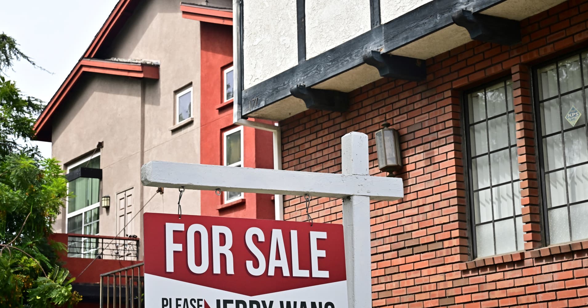 Mortgage rates drop to the lowest level in over a year, pushing ...