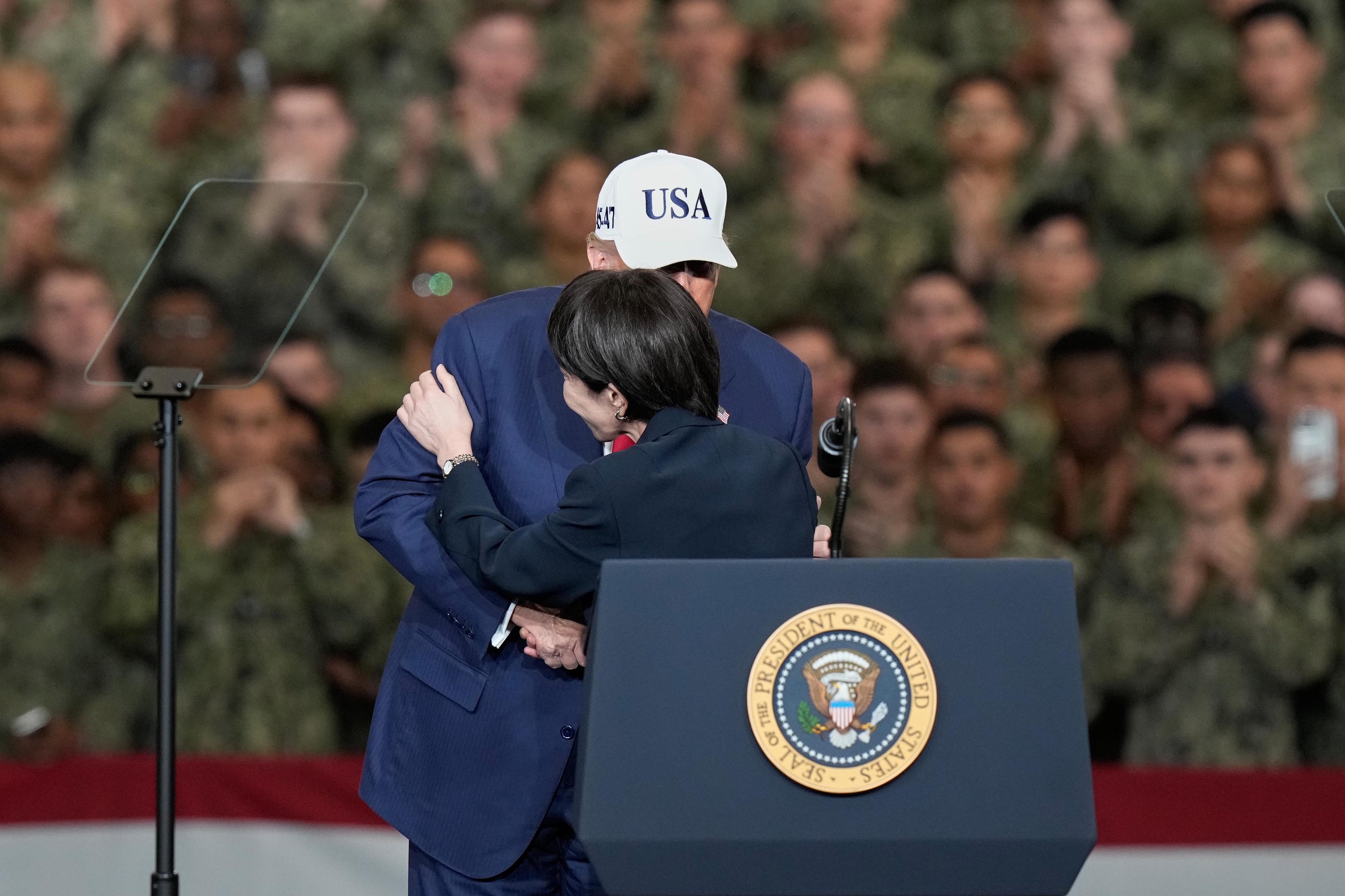 Trump's hug and introduction to Japan's Prime Minister: "This woman is ...