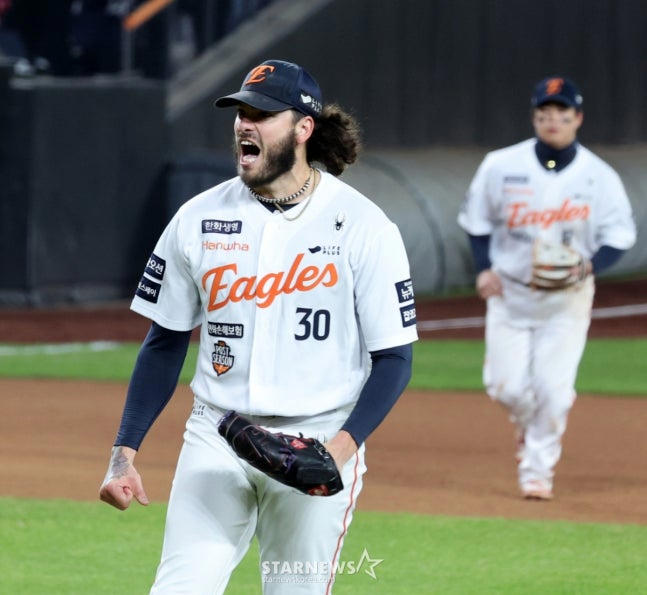 '심우준 8회 결승타→김서현 1⅔이닝 무실점' 한화 29년 만의 KS 승리! LG에 7-3 역전승 [KS3 현장리뷰]