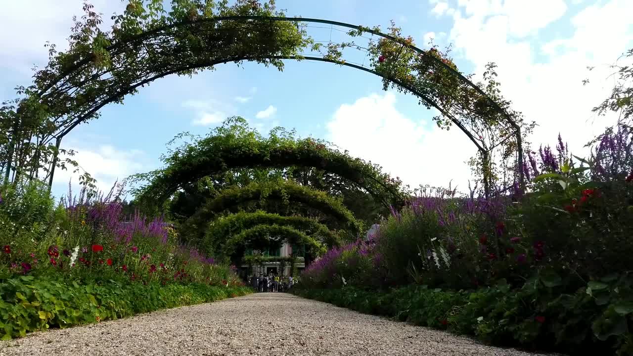 Explore Monet's Garden: A Journey Through Giverny's Beauty
