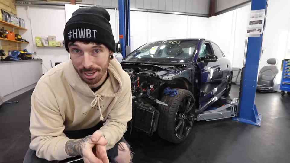 How badly damaged is the wrecked Audi S3?