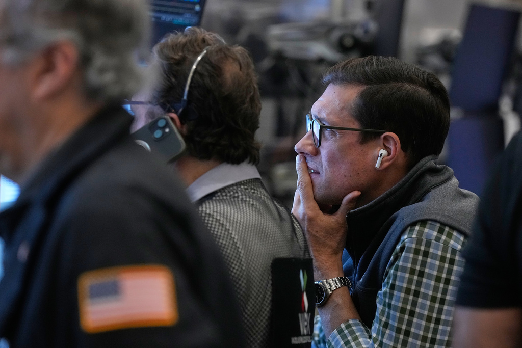 US stocks rise toward records as Wall Street waits for an announcement ...