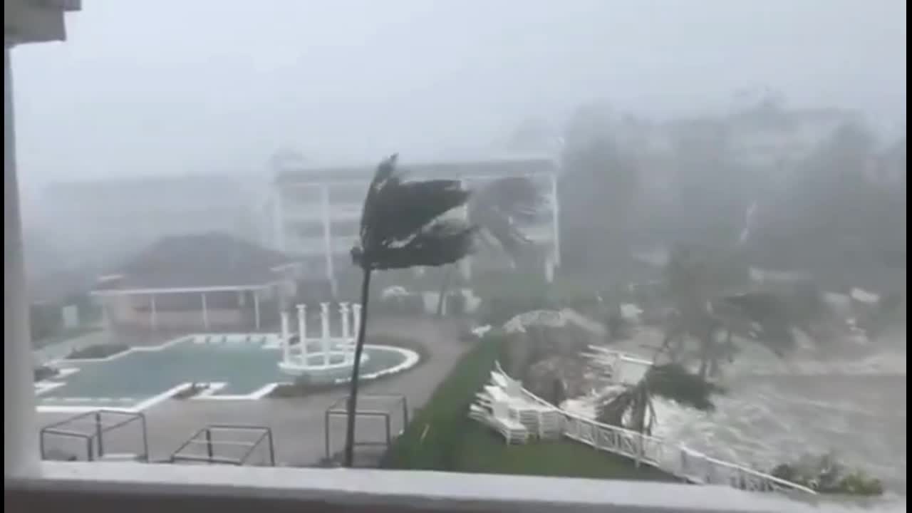 Hurricane Melissa’s Eyewall Pummels Montego Bay with Violent Winds and ...
