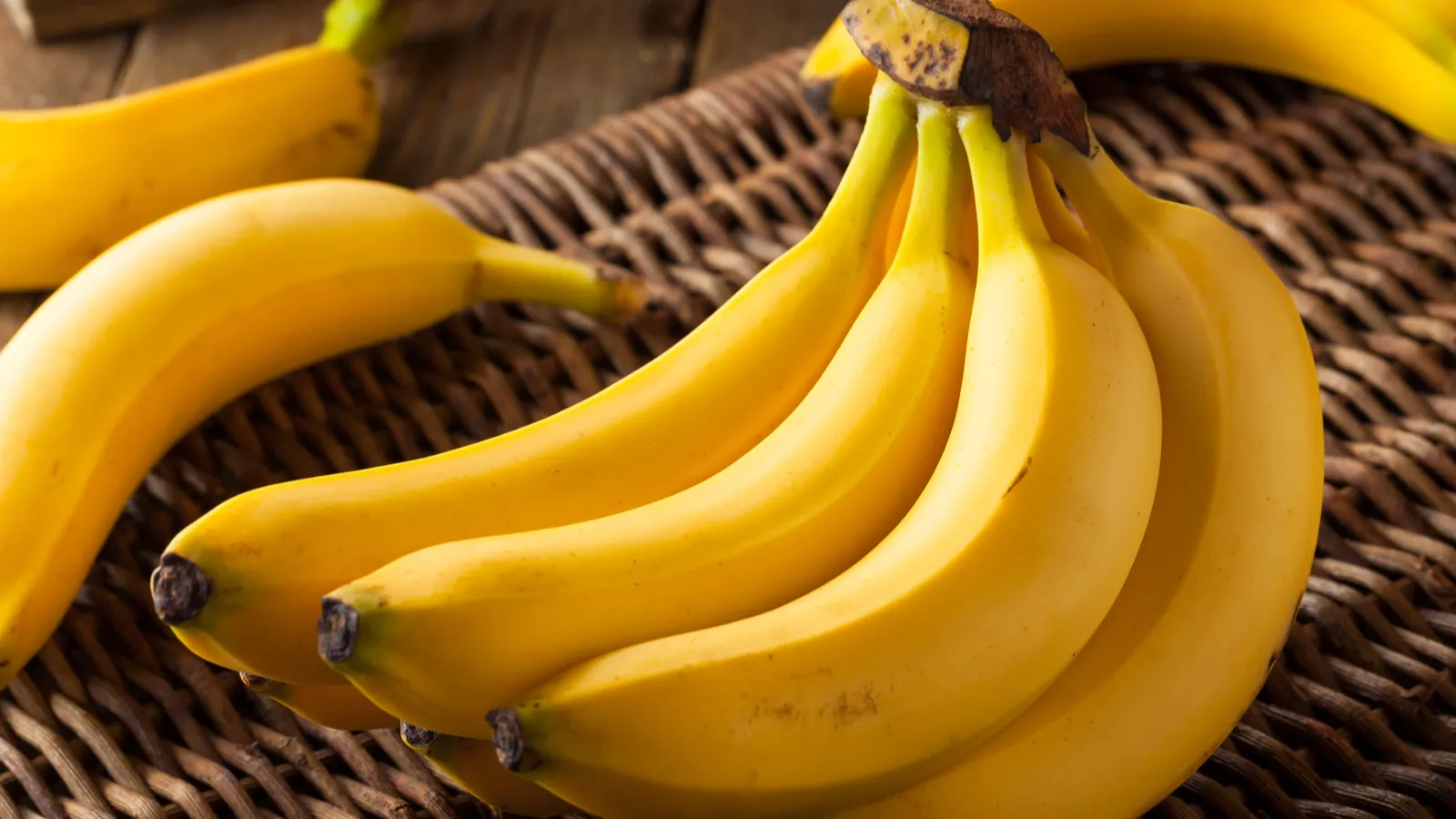 10 surprising health benefits of eating bananas everyday