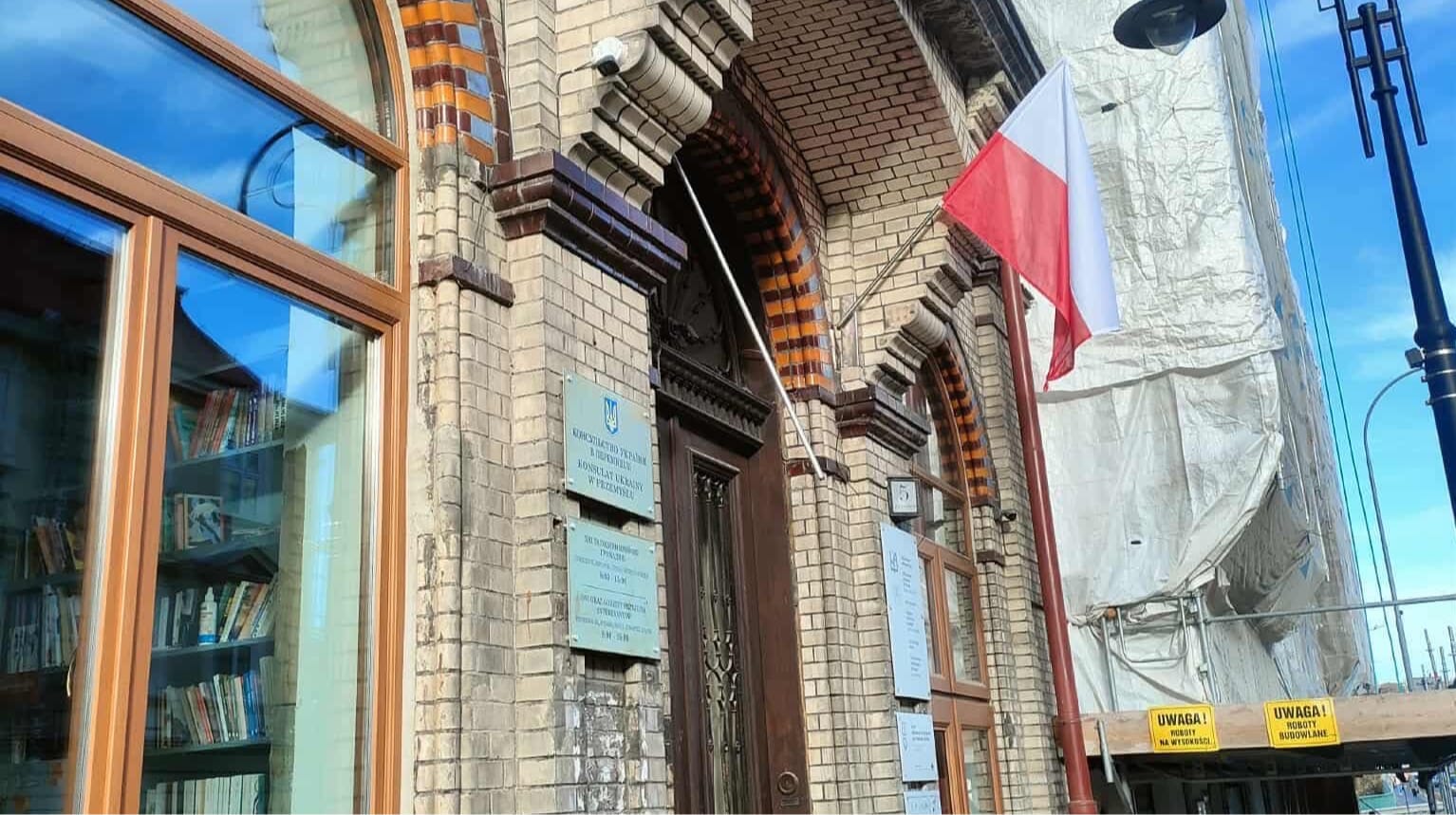 Two Polish men detained for tearing down Ukrainian flag from consulate ...