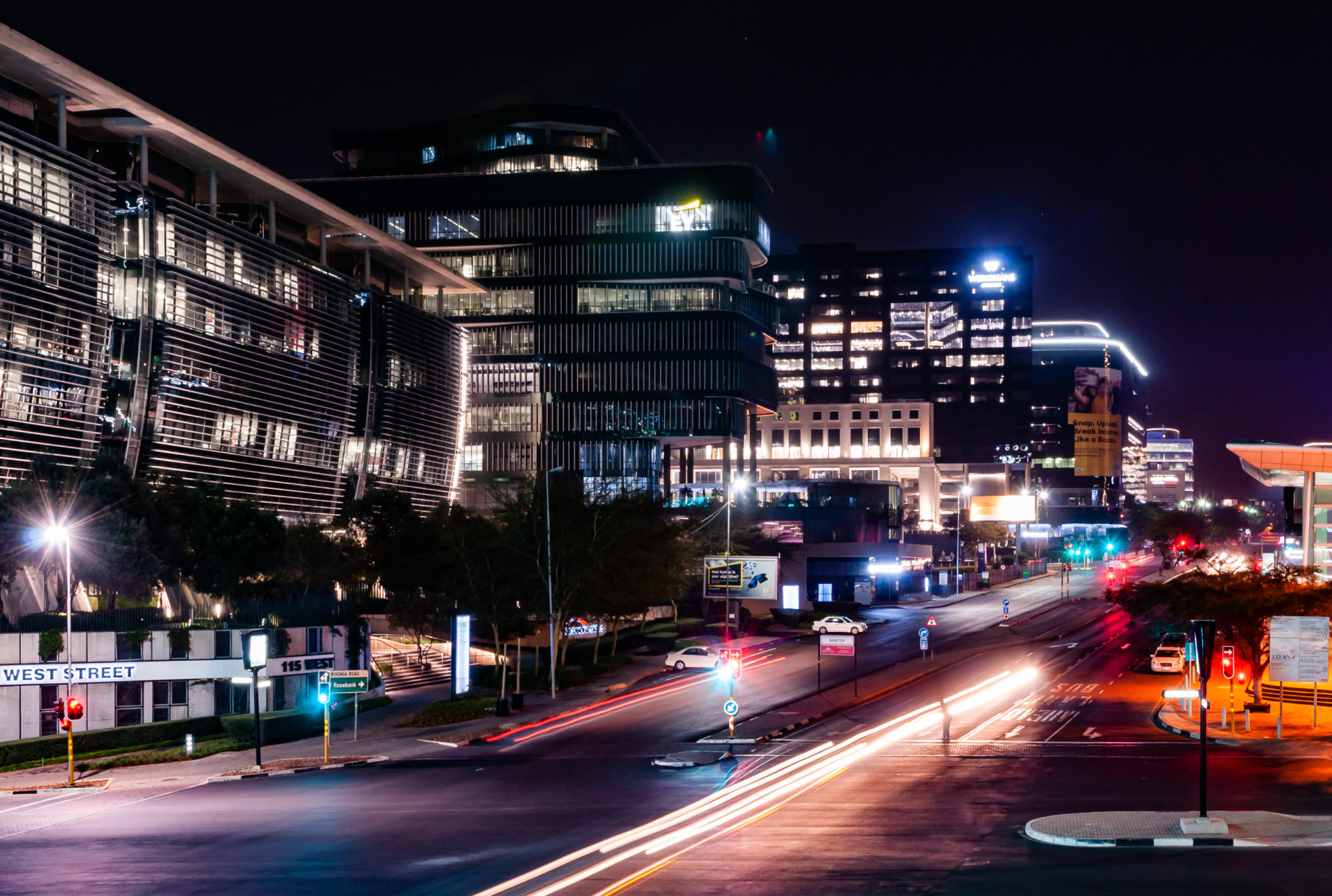 Walking alone at night: these countries feel the least safe