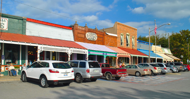 The Small Tennessee Town That Feels Straight Out of Schitt's Creek