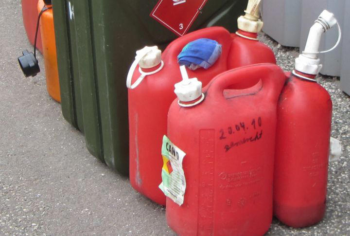 10 Bad Gas Station Habits That Are Quietly Shortening Your Car's Life