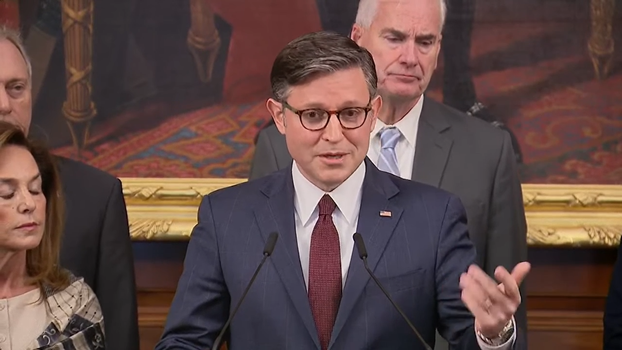 'Let's Talk About Government Shutdown': Mike Johnson Dodges Questions ...