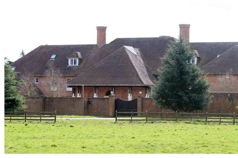 Prince Andrew's princess daughters suffer £1.5m blow after Sarah ...