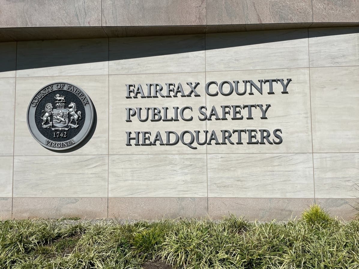 Pedestrian Struck By Fairfax Connector Bus In Fair Oaks: Police