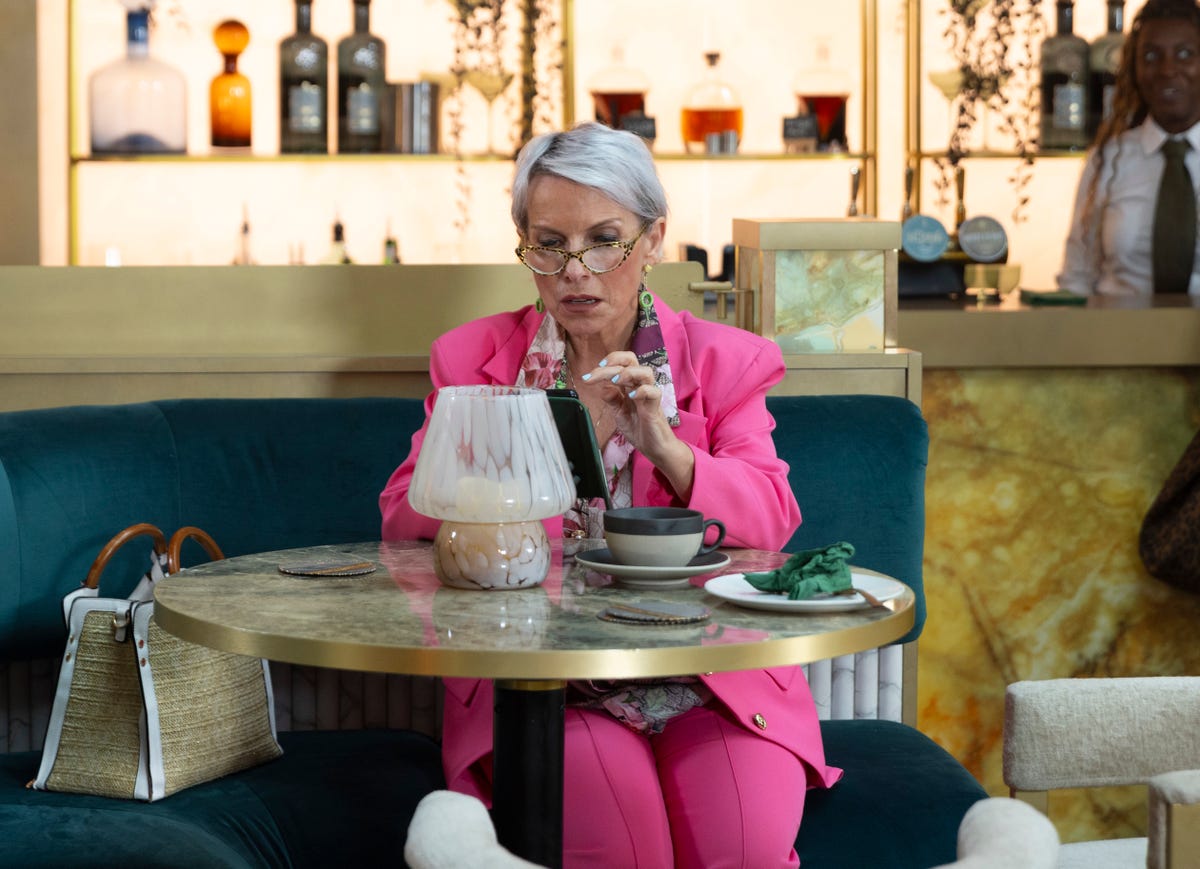 Coronation Street confirms Debbie's court plea dilemma after Corriedale