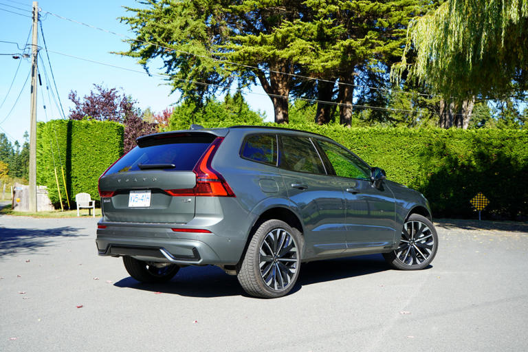 2026 Genesis Electrified GV70 vs 2026 Volvo XC60 T8 plug-in hybrid: I ...